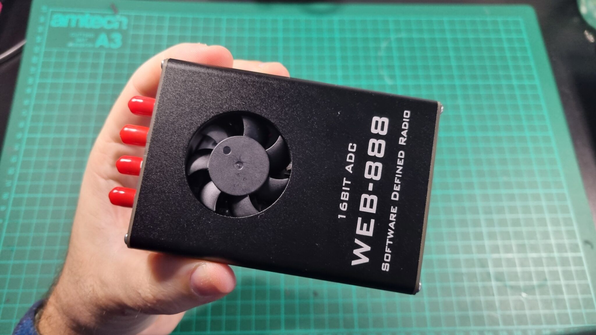 WEB-888 un SDR con interfaz web muy poderoso - TODO-SDR.com